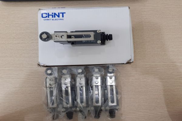 Công tắc hành trình Chint